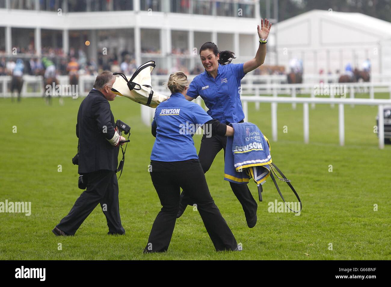 Stable staff at racecourse hi-res stock photography and images - Alamy