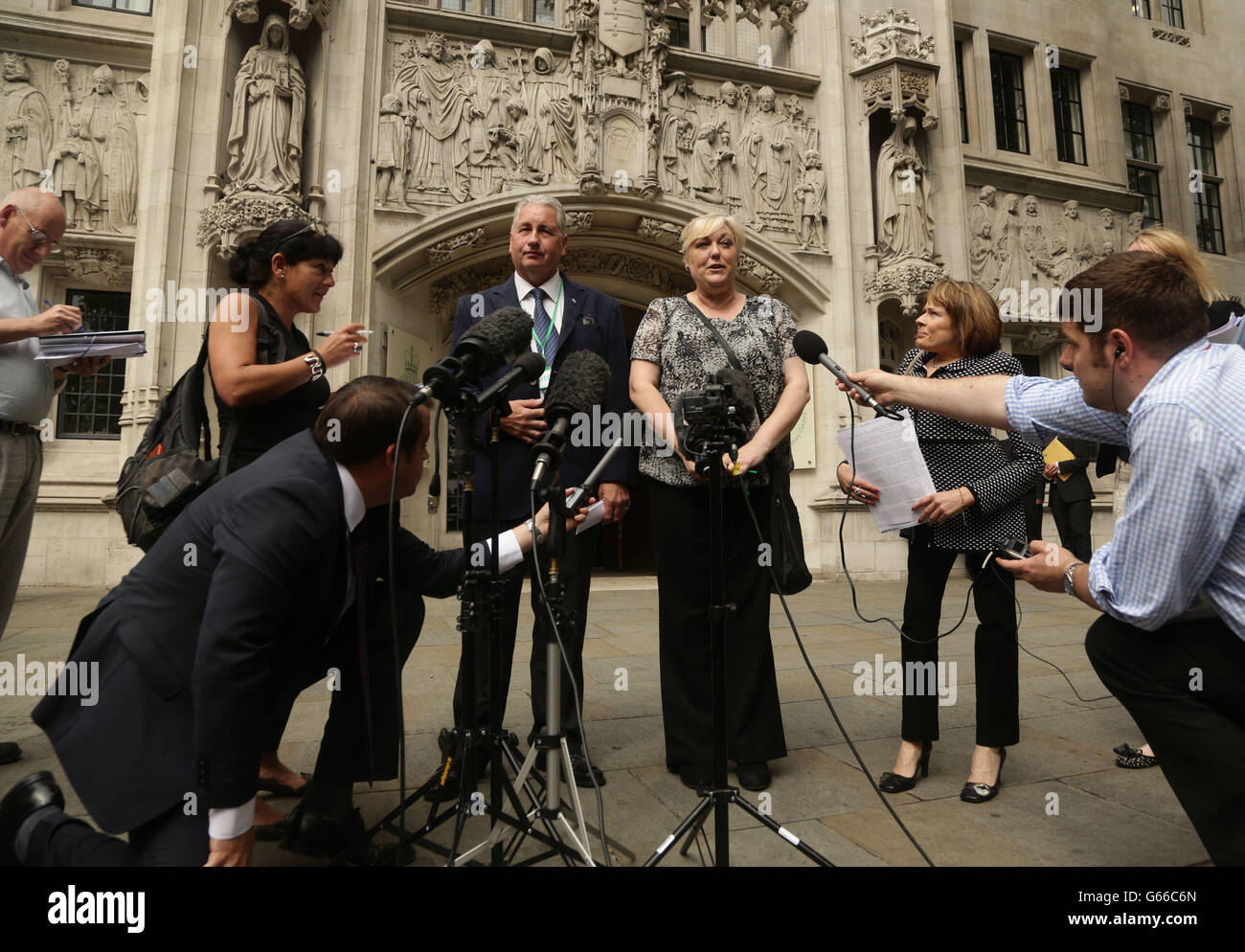 Susan Smith (centre), mother of Private Phillip Hewett, and Colin ...