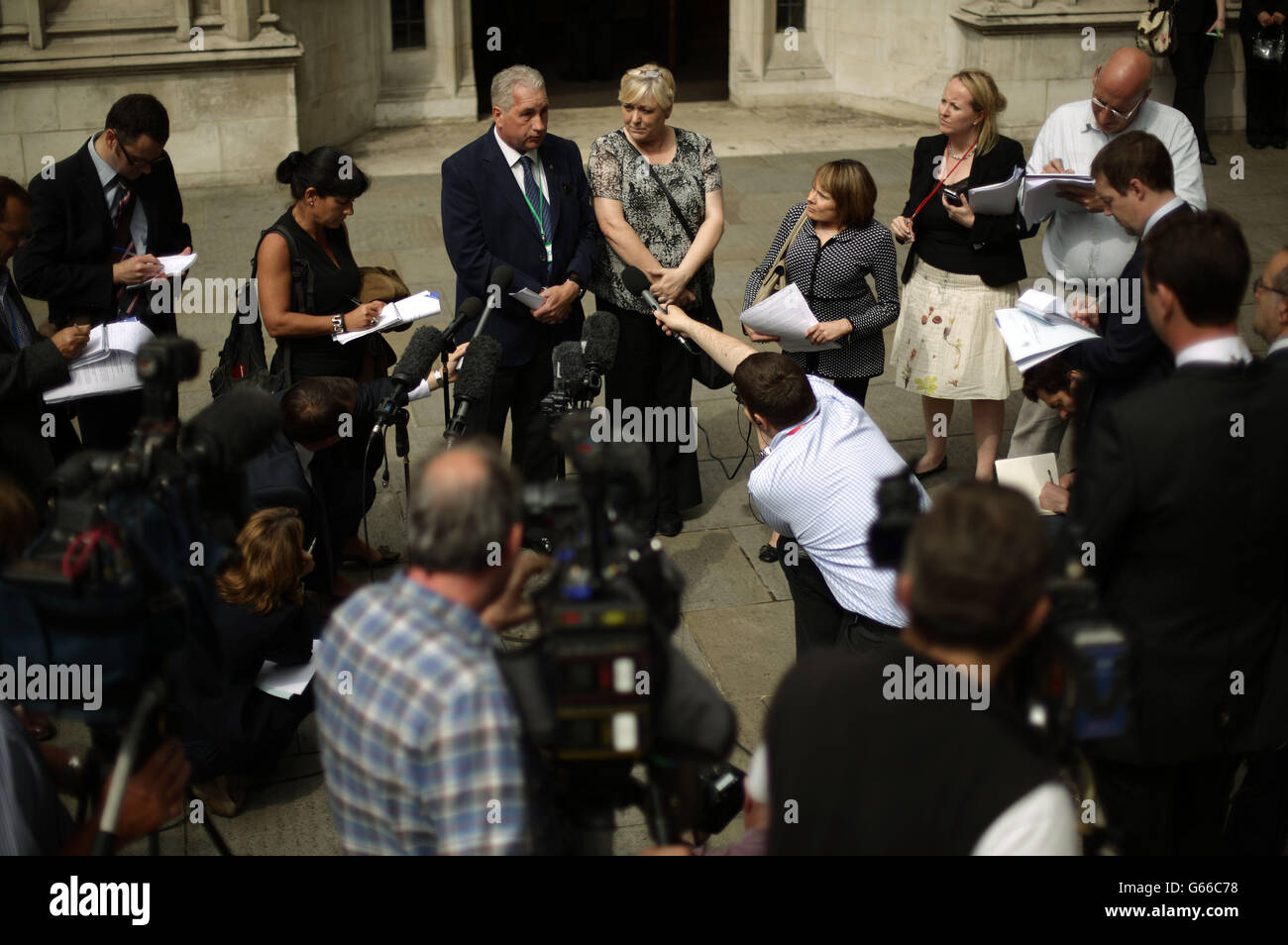 Susan Smith (centre), mother of Private Phillip Hewett, and Colin ...