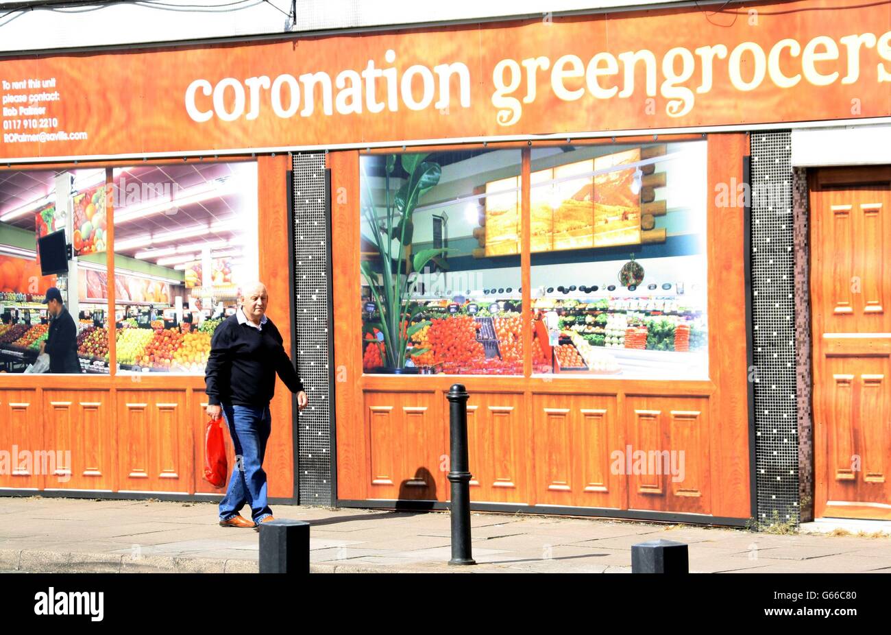 Fake shops in vacant centre lots hi-res stock photography and images ...