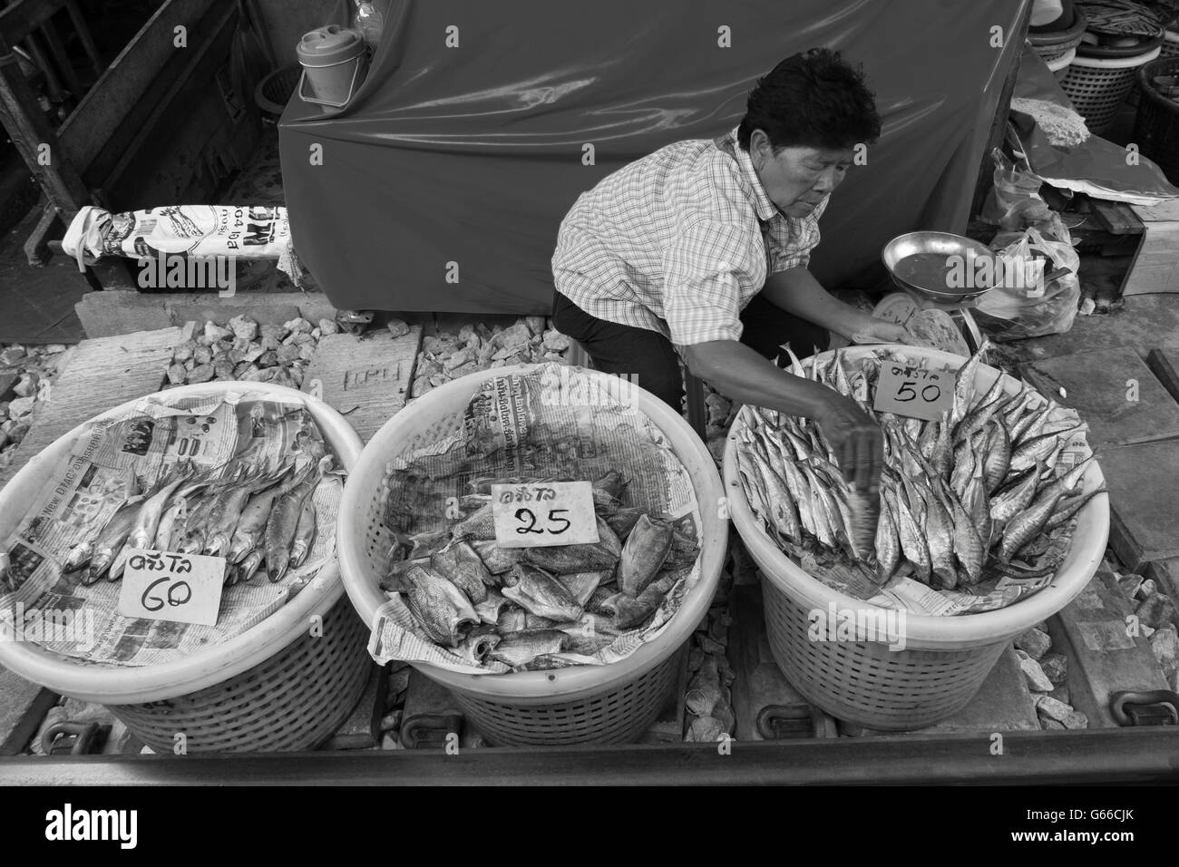 Fish hawker hi-res stock photography and images - Alamy