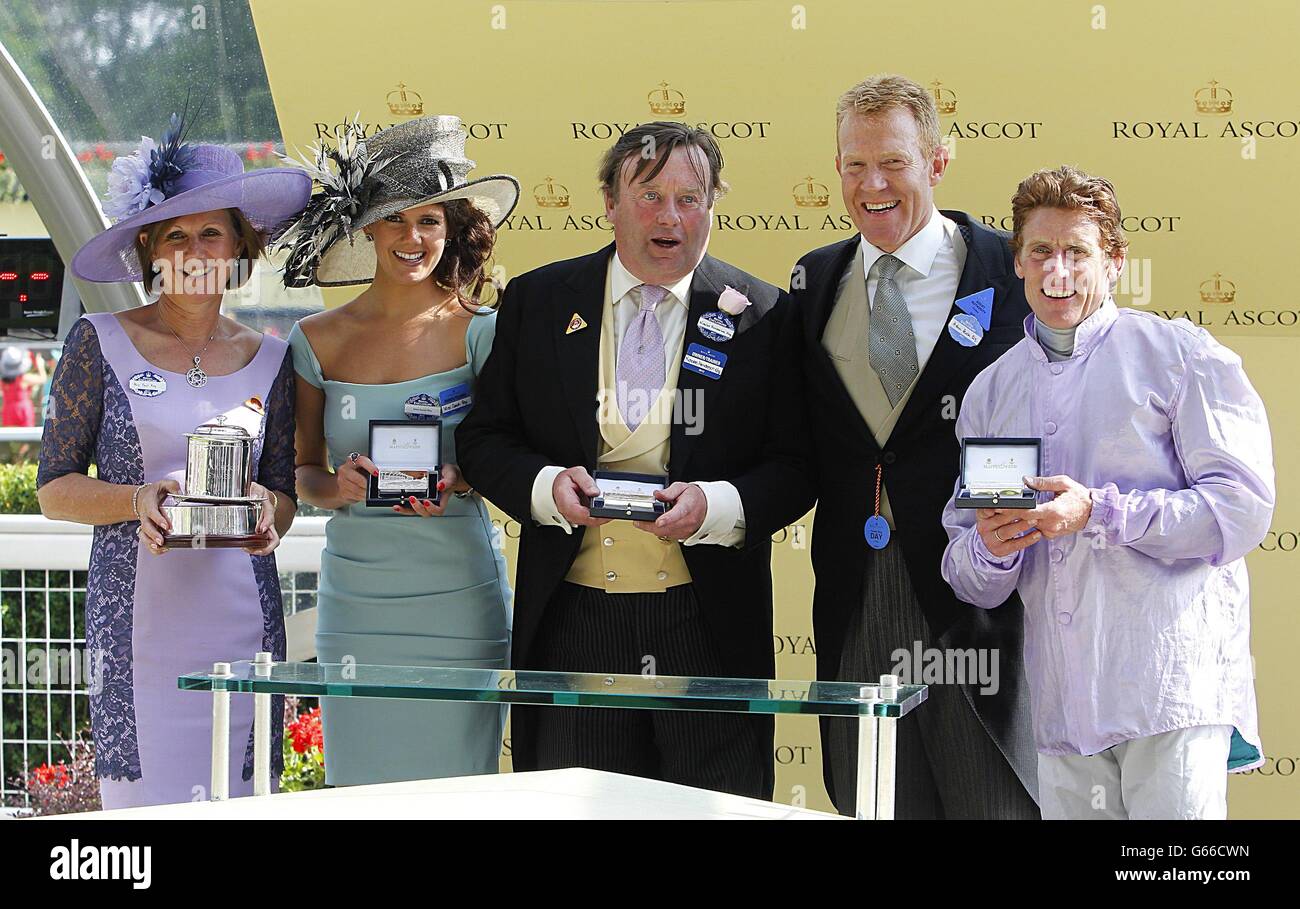 Jockey Johnny Murtagh (far right), trainer Nicky Henderson (centre ...