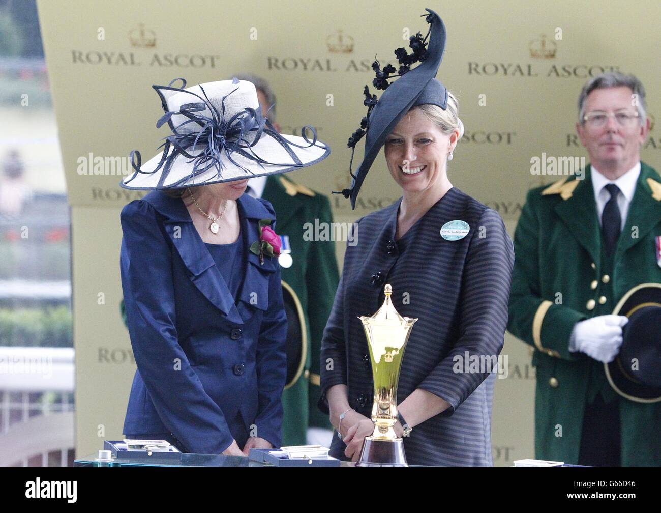 Presenters of the Queen's Vase In Memory Of Sir Henry Cecil Lady Cecil ...