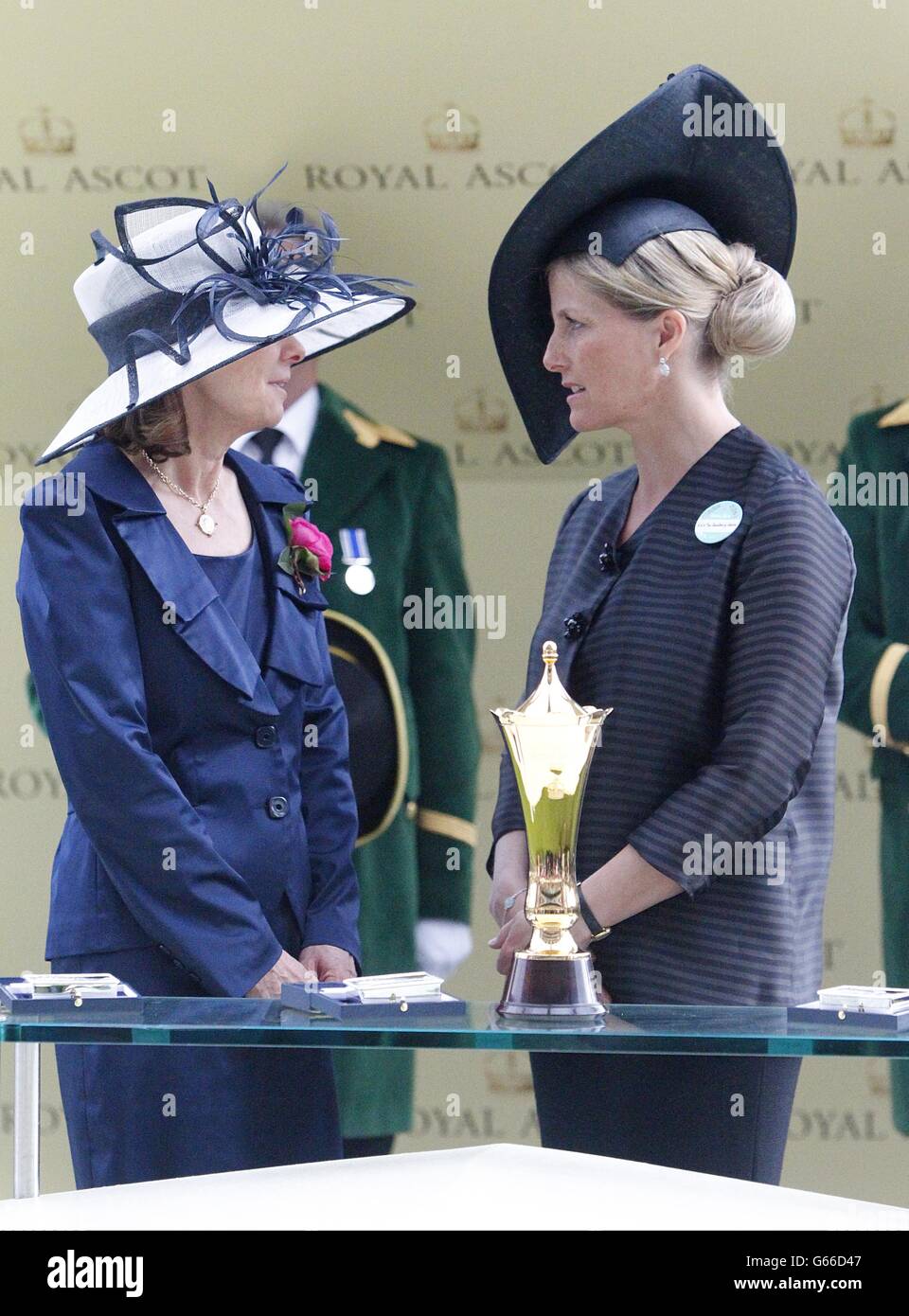 Presenters of the Queen's Vase In Memory Of Sir Henry Cecil Lady Cecil ...