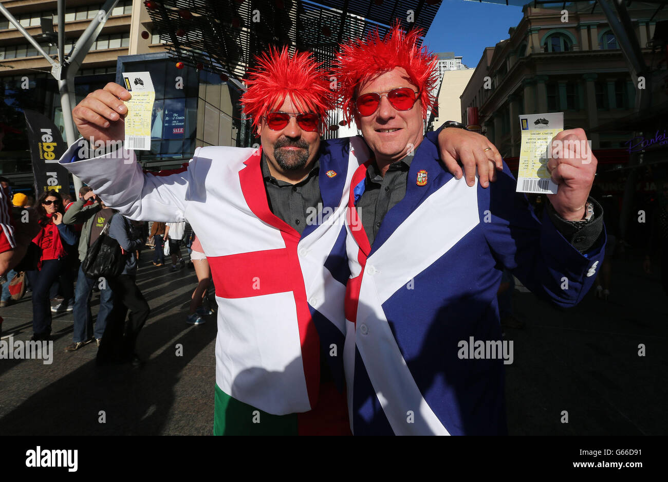 Brisbane lions fans hi-res stock photography and images - Alamy