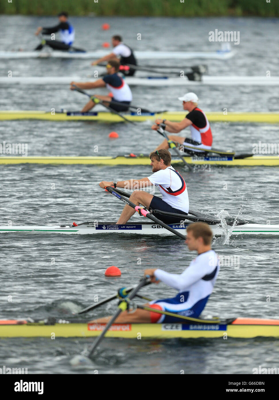Great Britain's Alan Campbell (second from bottom) in the men's Single ...