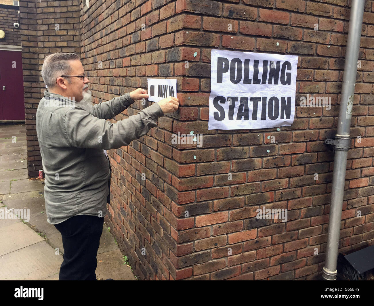 Staff in struggle hi-res stock photography and images - Alamy