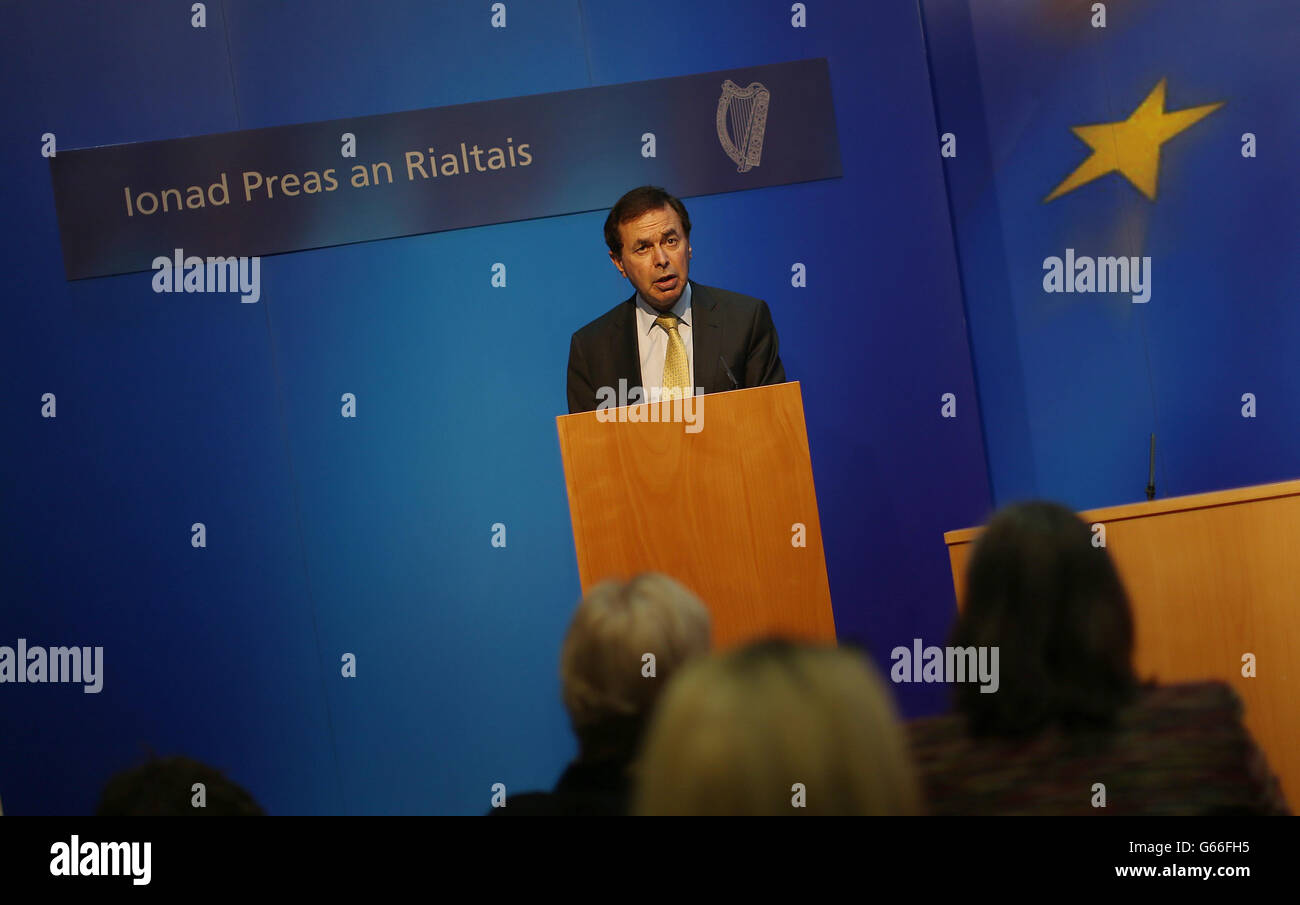 Justice Minister Alan Shatter speaks at Government Buildings Press ...