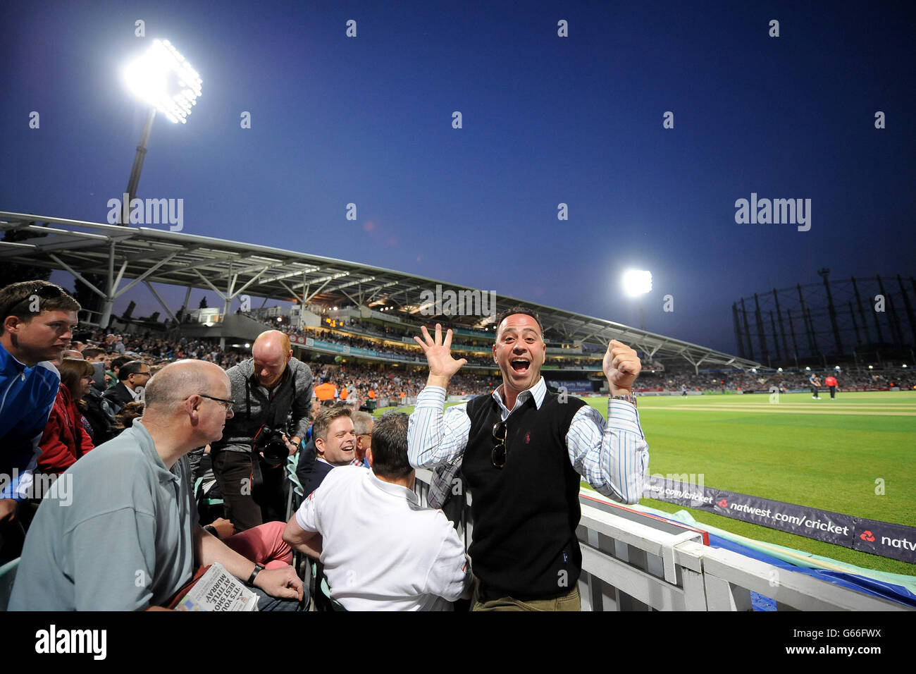 Spectators boundary hi-res stock photography and images - Alamy