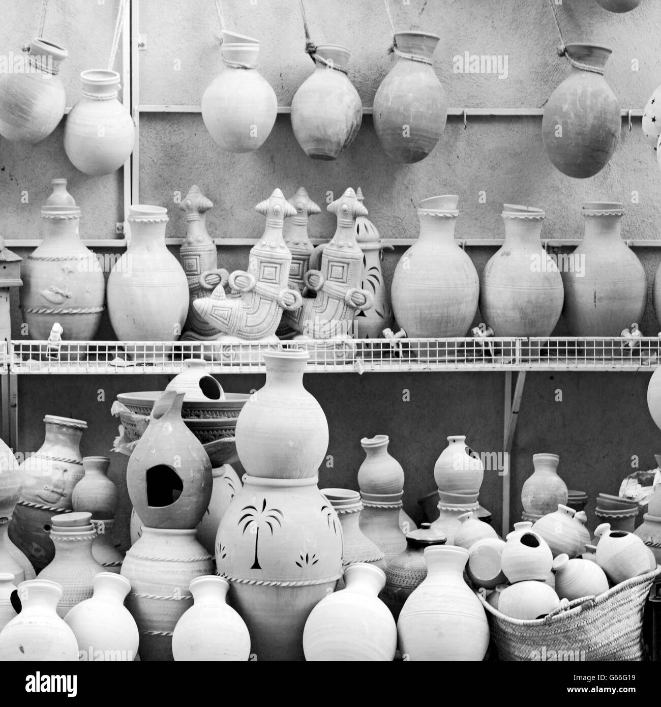 Oman traditional pot Black and White Stock Photos & Images - Alamy