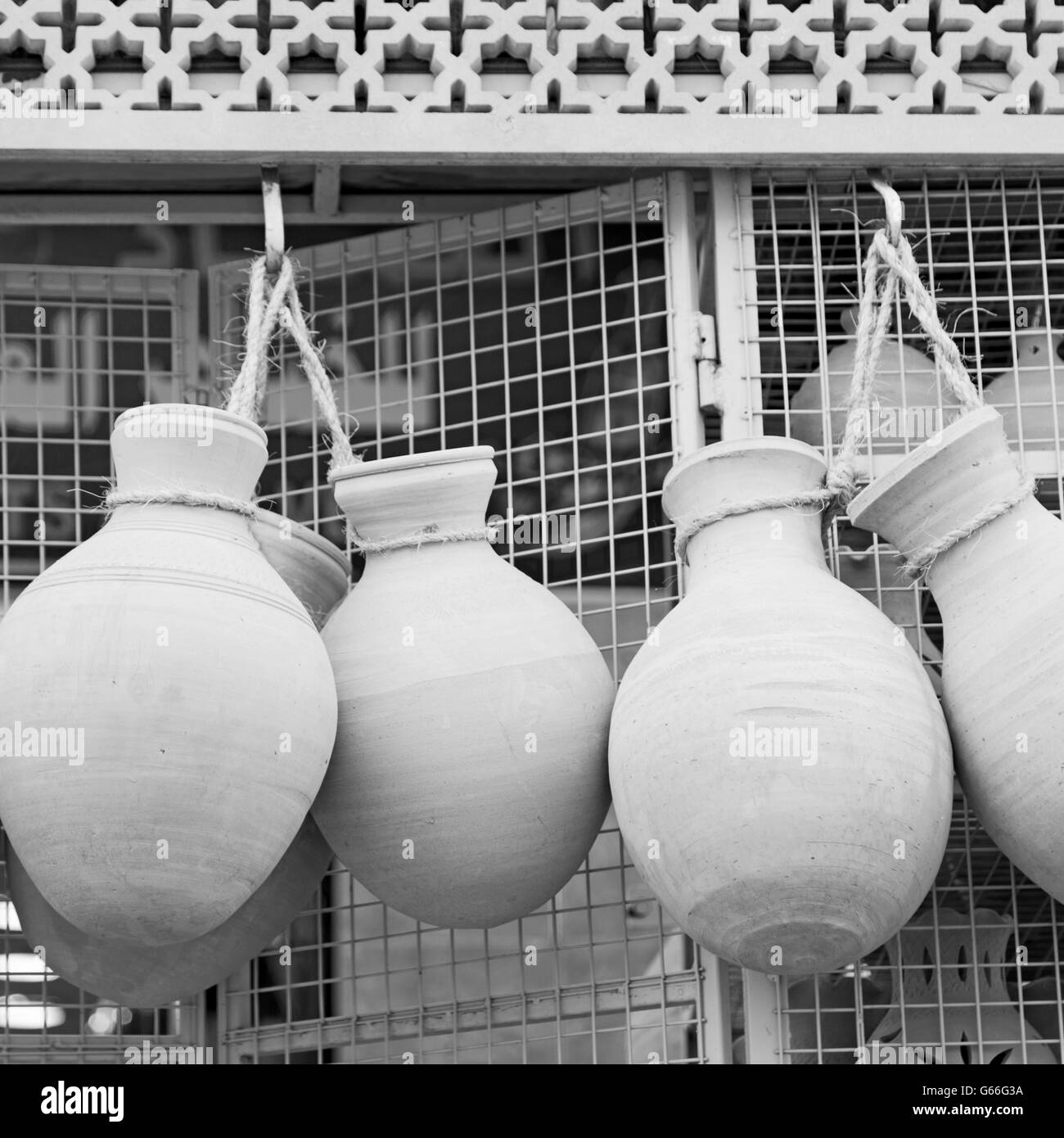 Oman traditional pot Black and White Stock Photos & Images - Alamy