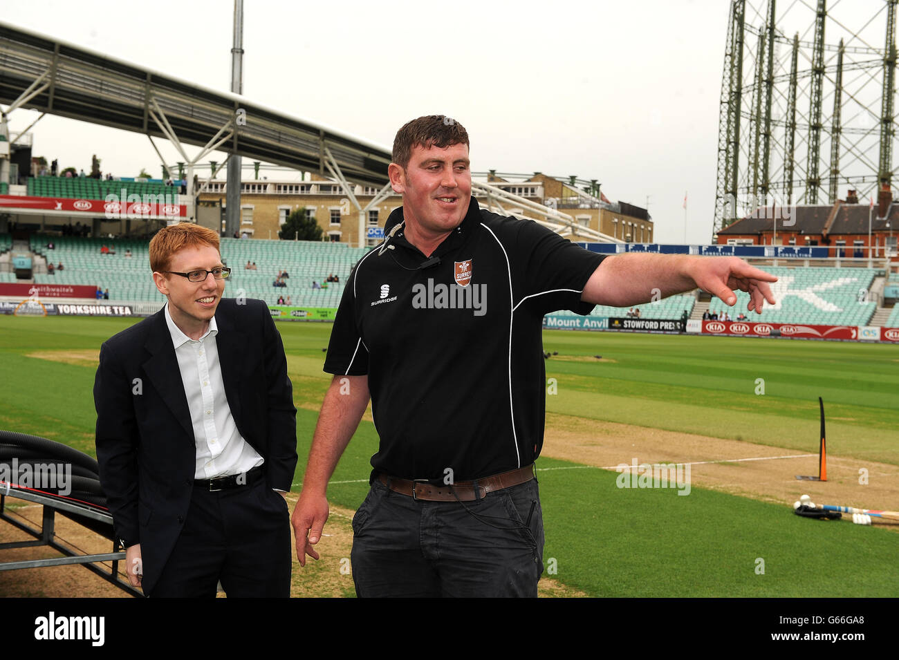 Surrey groundsman lee fortis hi-res stock photography and images - Alamy