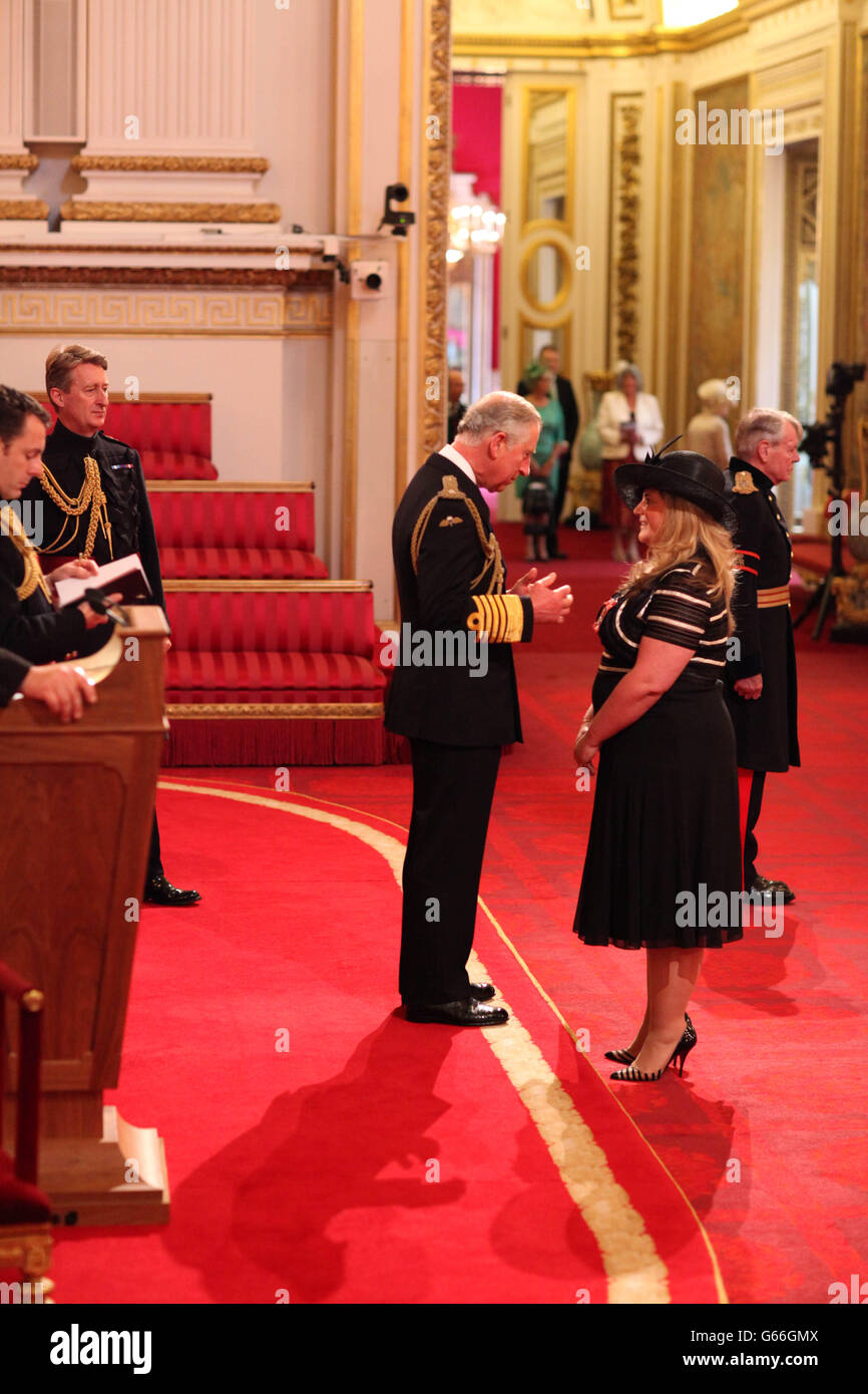 Tracy mort is awarded an mbe hi-res stock photography and images - Alamy