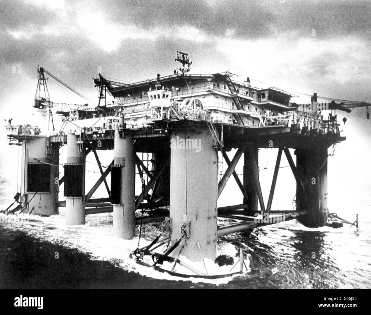 Oil rig vessel Black and White Stock Photos & Images - Alamy