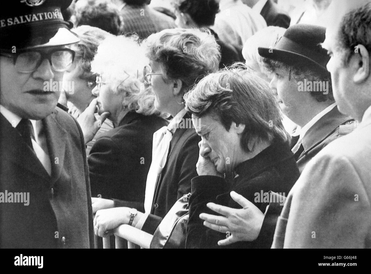 Mourners grieve for the 167 live lost in the world's worst oil rig ...