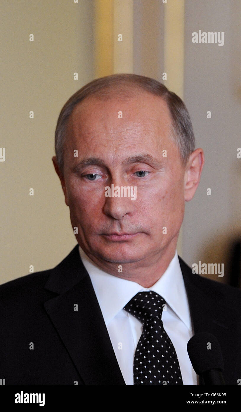 Meeting putin portrait headshot hi-res stock photography and images - Alamy