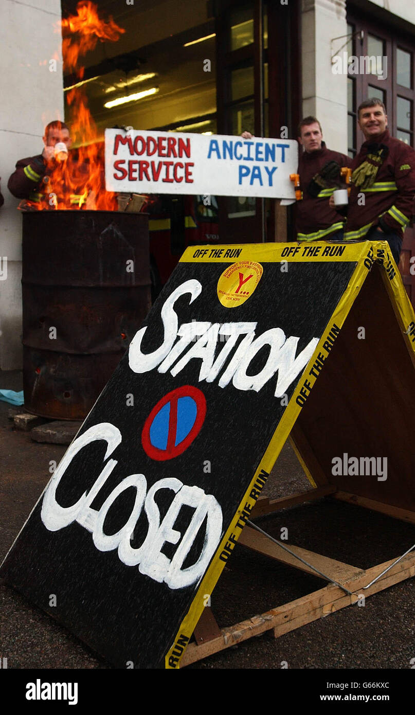 Acton firefighters picket line Stock Photo - Alamy