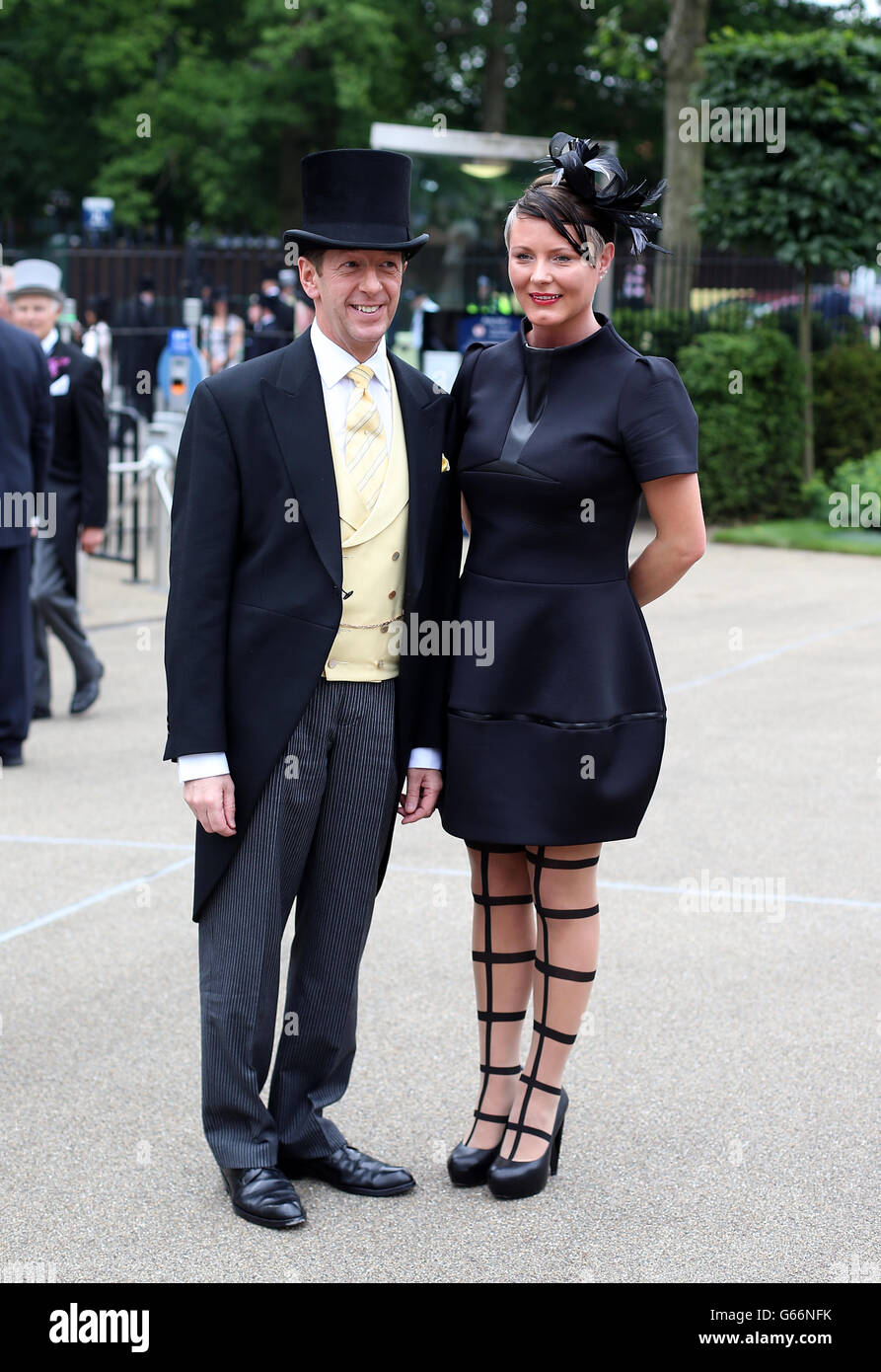 Guests arrive day two royal ascot meeting ascot racecourse hi-res stock ...