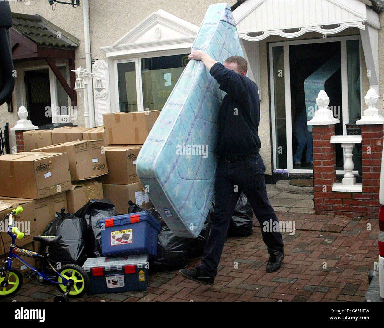 Johnny Adair moves out Stock Photo - Alamy