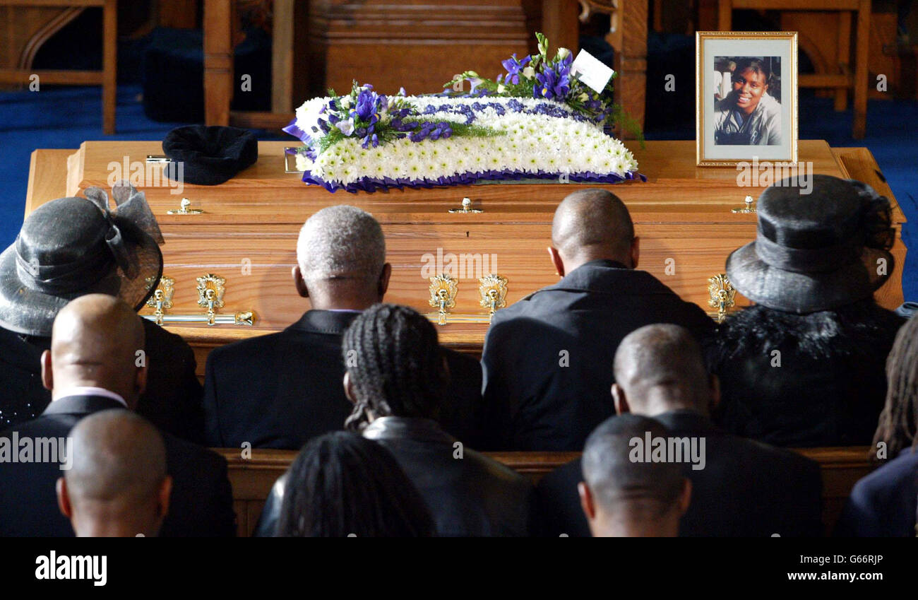 The family of murdered student Letisha Shakespeare look at her picture ...