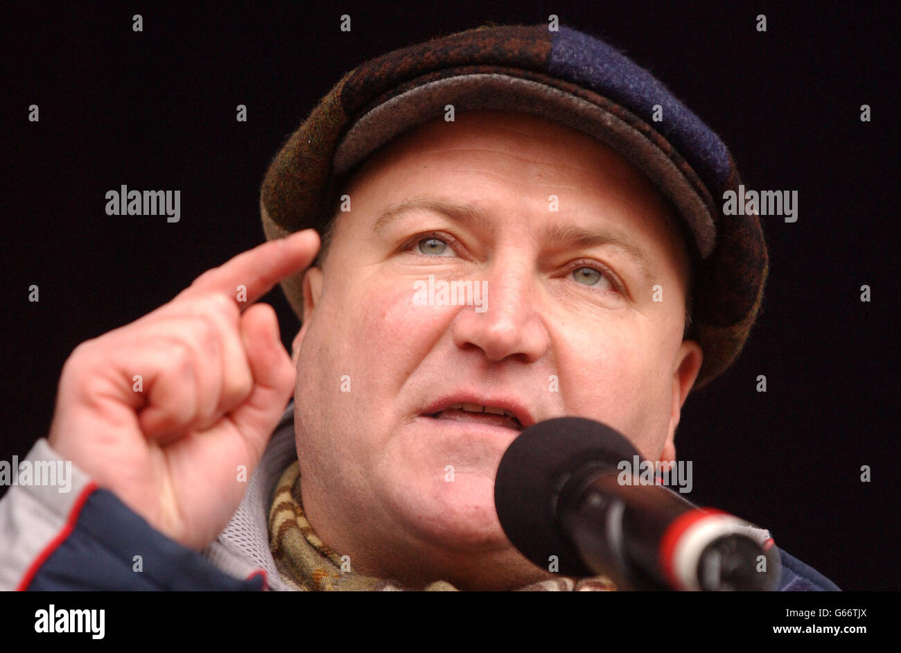 RMT General Secretary Bob Crow speaking at the anti-war demonstration ...