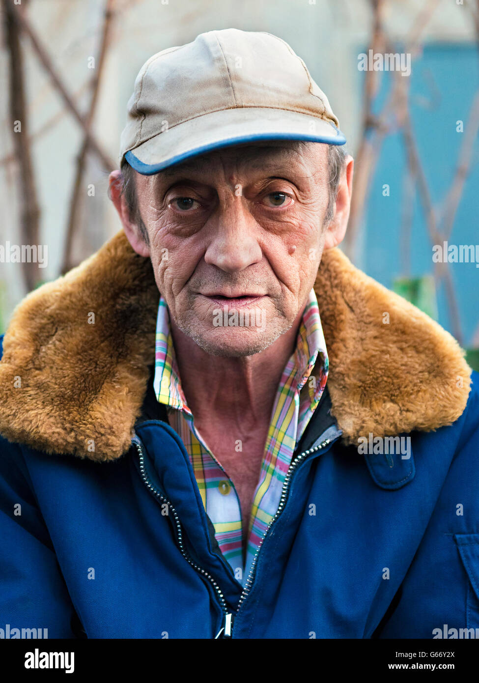 Happy elderly man outdoors hi-res stock photography and images - Alamy