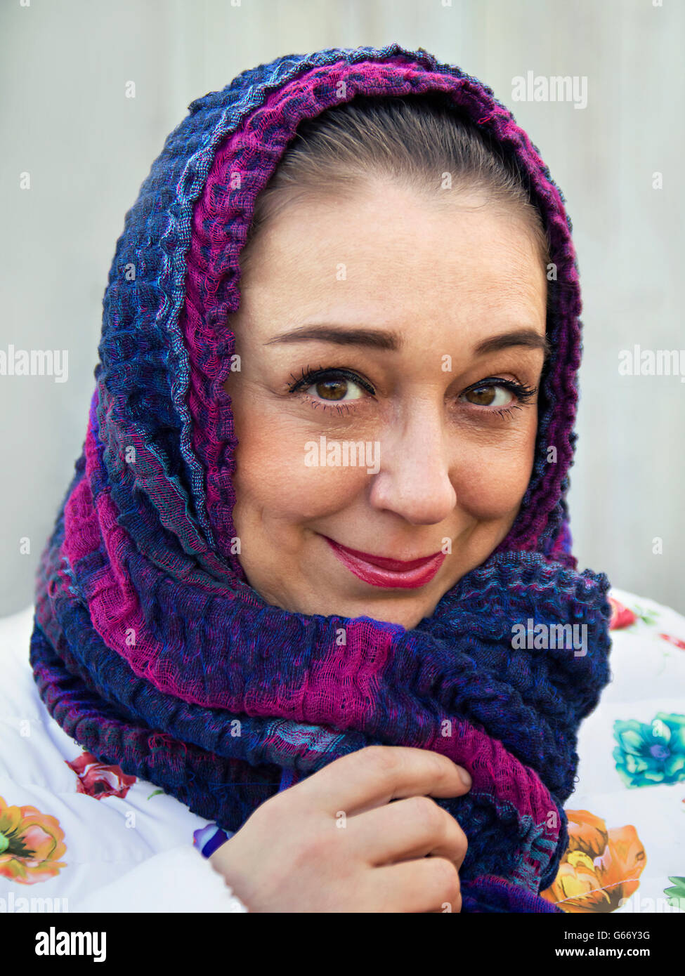 Scarf on head hi-res stock photography and images - Alamy