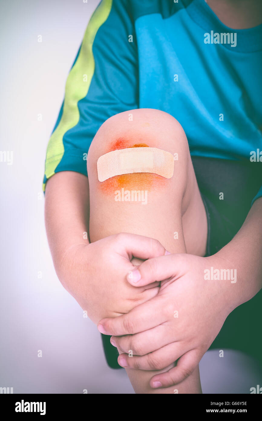 Injured child hi-res stock photography and images - Alamy