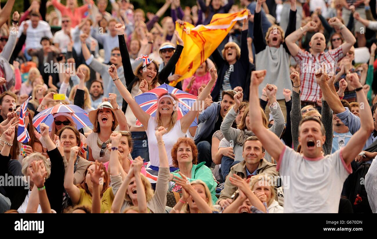 Fans on 'Murray Mount' celebrate as Great Britain's Andy Murray wins ...
