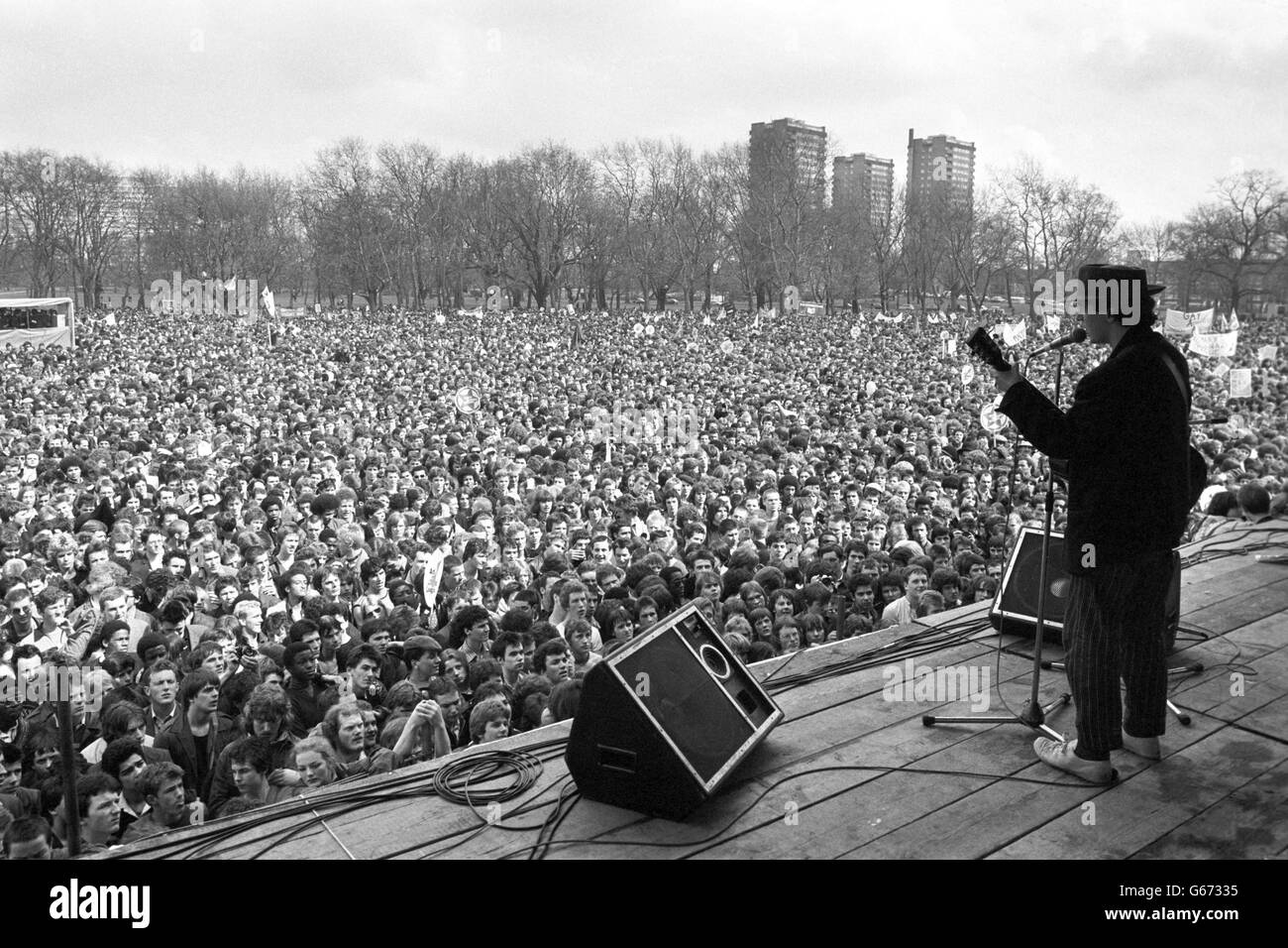 1970s Crowd At Concert High Resolution Stock Photography and Images - Alamy