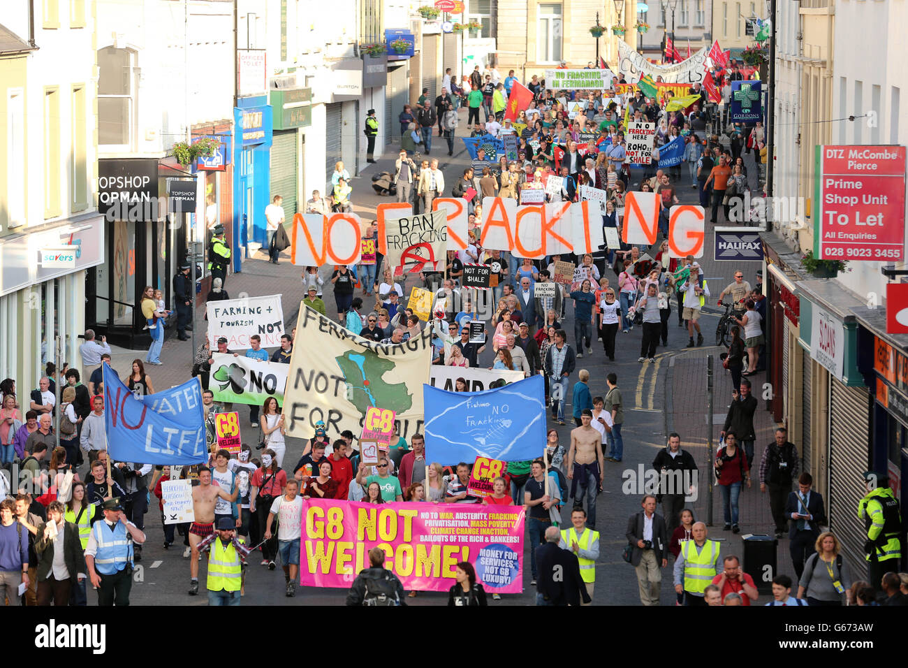 G8 summit and sign hi-res stock photography and images - Alamy