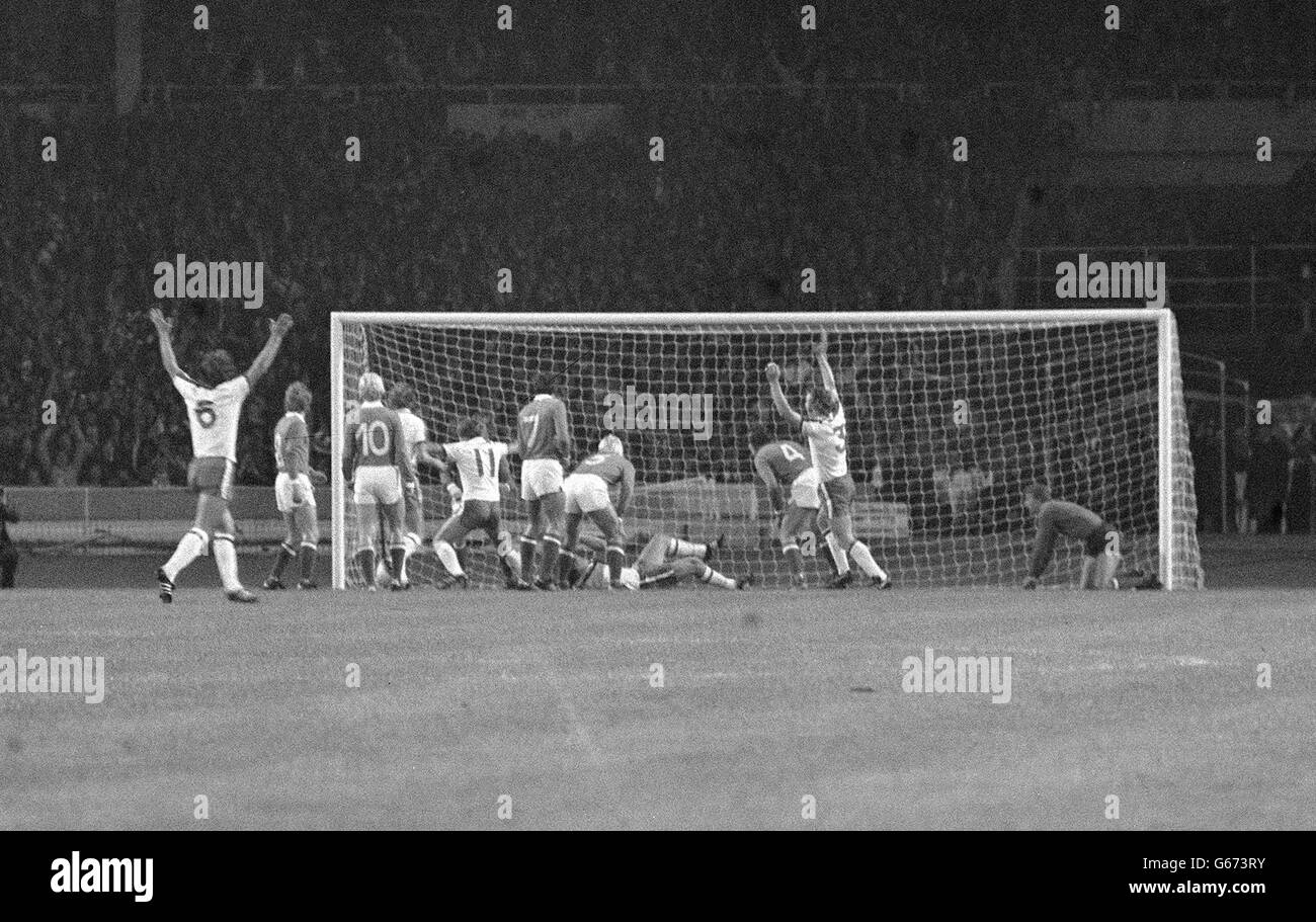 England football international 1976 hi-res stock photography and images ...