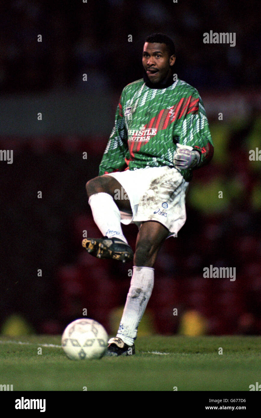 Manchester united lucas radebe hi-res stock photography and images - Alamy