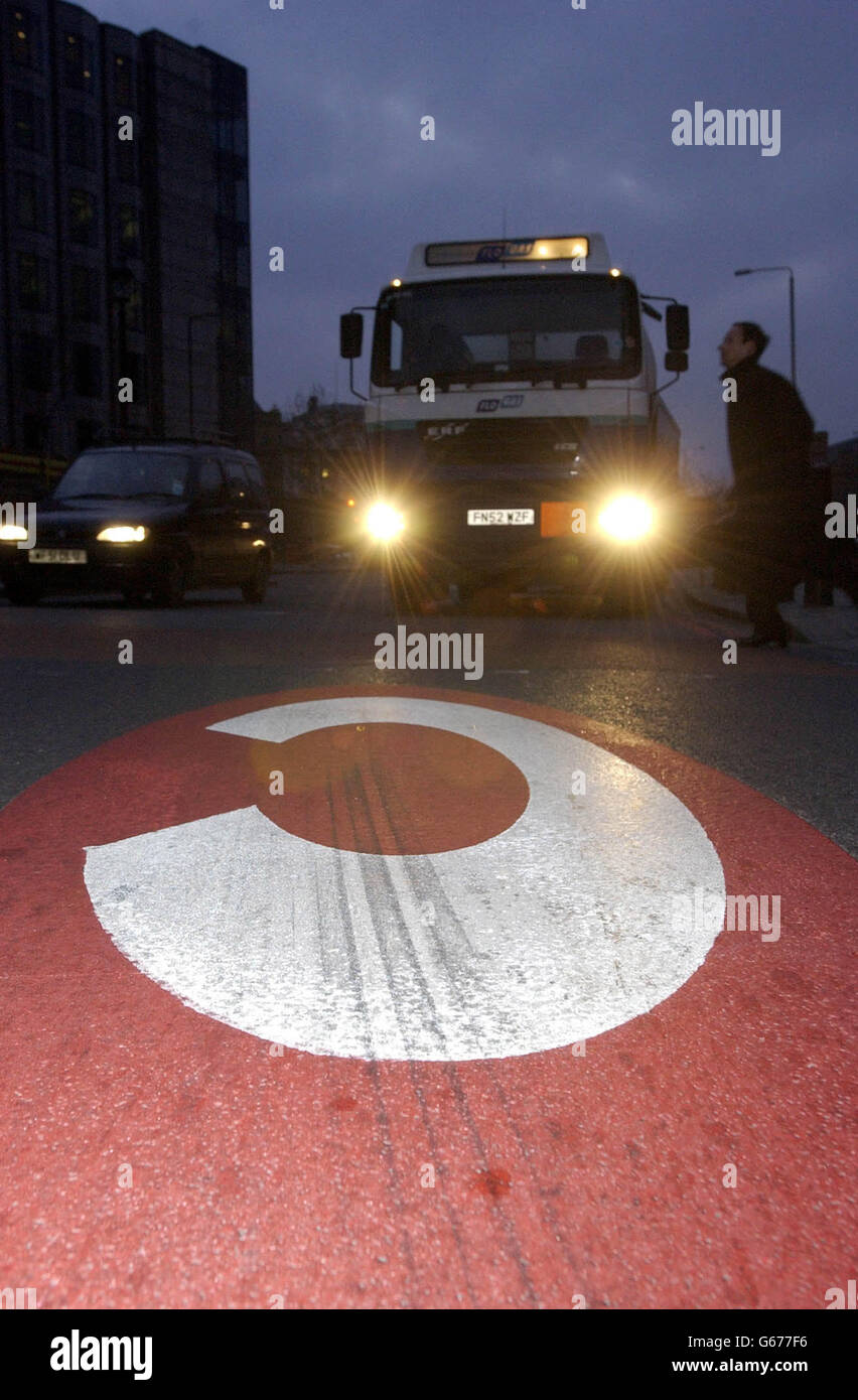 Traffic builds up in Central London, as the congestion charge begins it ...