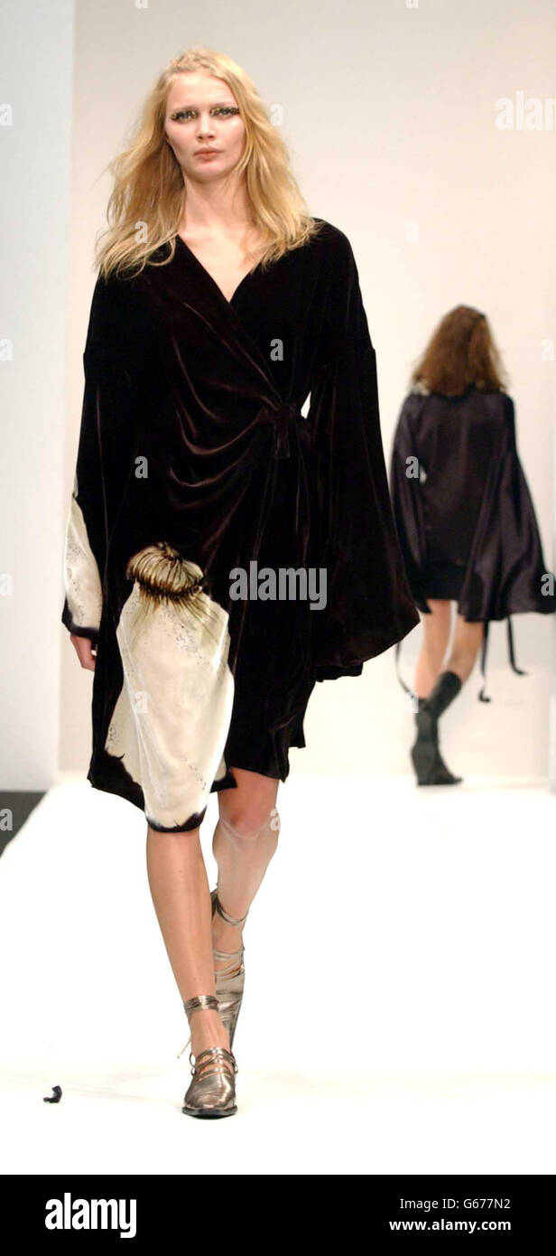 Fashion model modelling catwalk f l full length supermodel jodie kidd ...