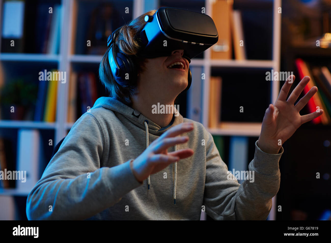 Addicted to virtual reality Stock Photo - Alamy