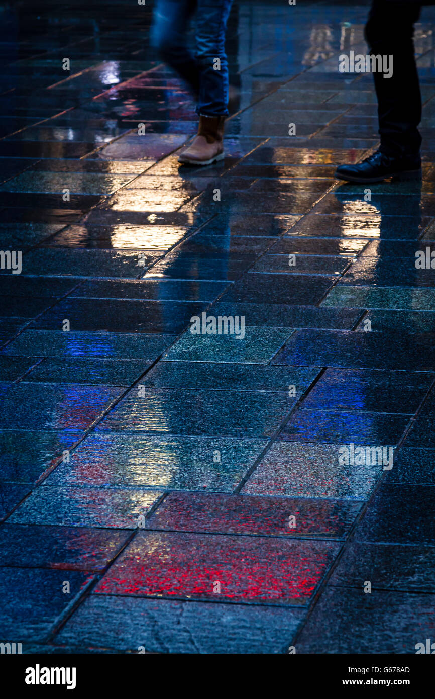 Sidewalk in the dark and rain Stock Photo - Alamy