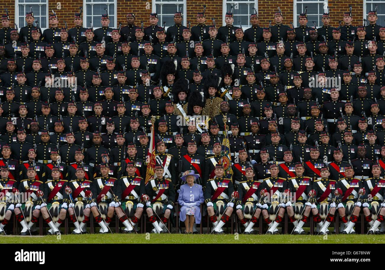 Queen Elizabeth II joins The Argyll & Sutherland Highlanders, 5th ...