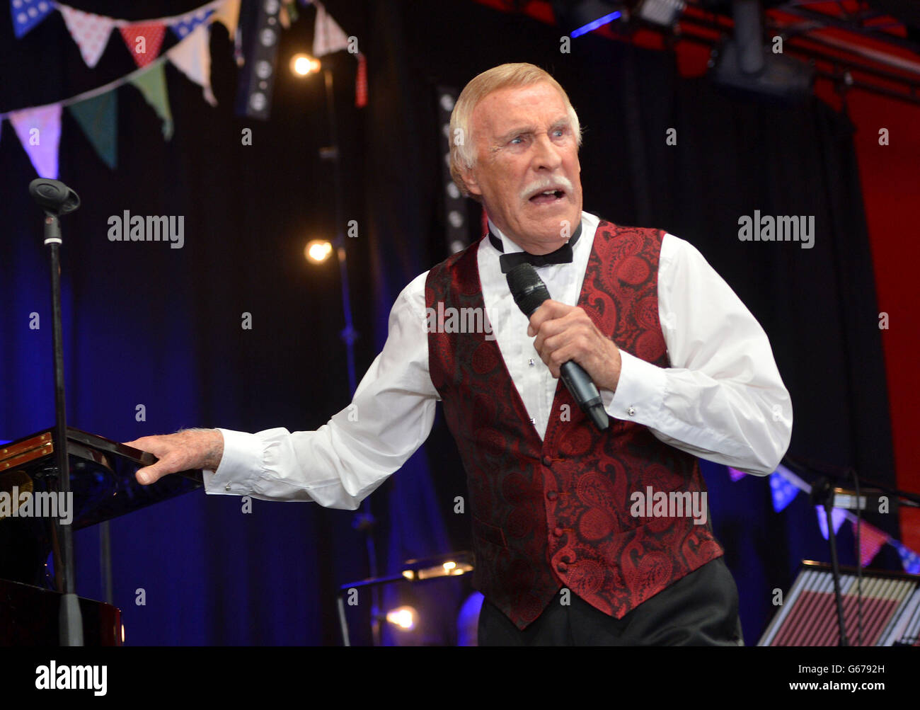 Sir Bruce Forsyth performing on the Avalon stage at the Glastonbury ...