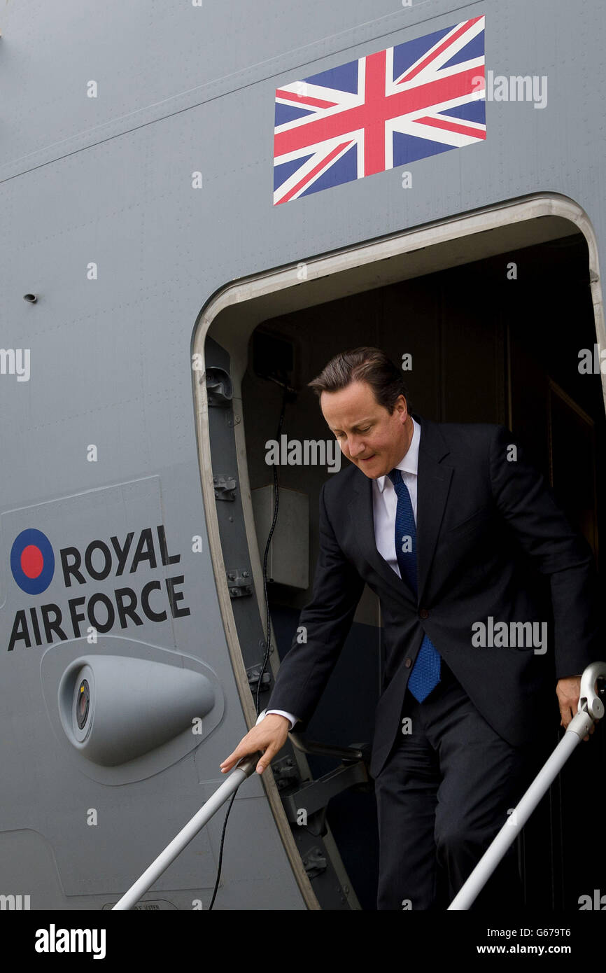 Prime Minister David Cameron steps down from a C17 Globemaster ...
