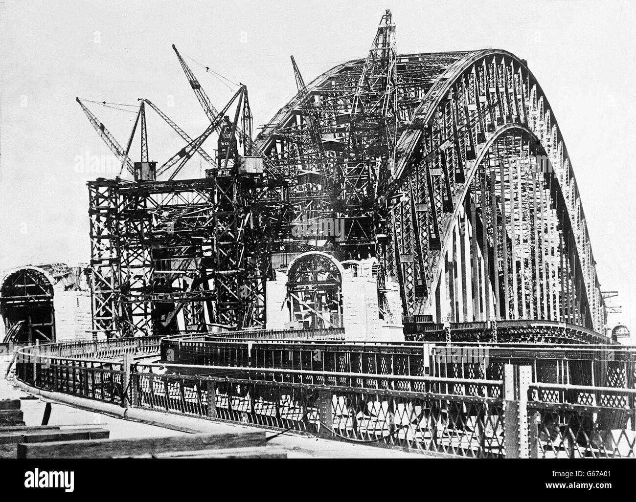 A close-up view of the fine steelwork of the New Sydney Harbour Bridge ...
