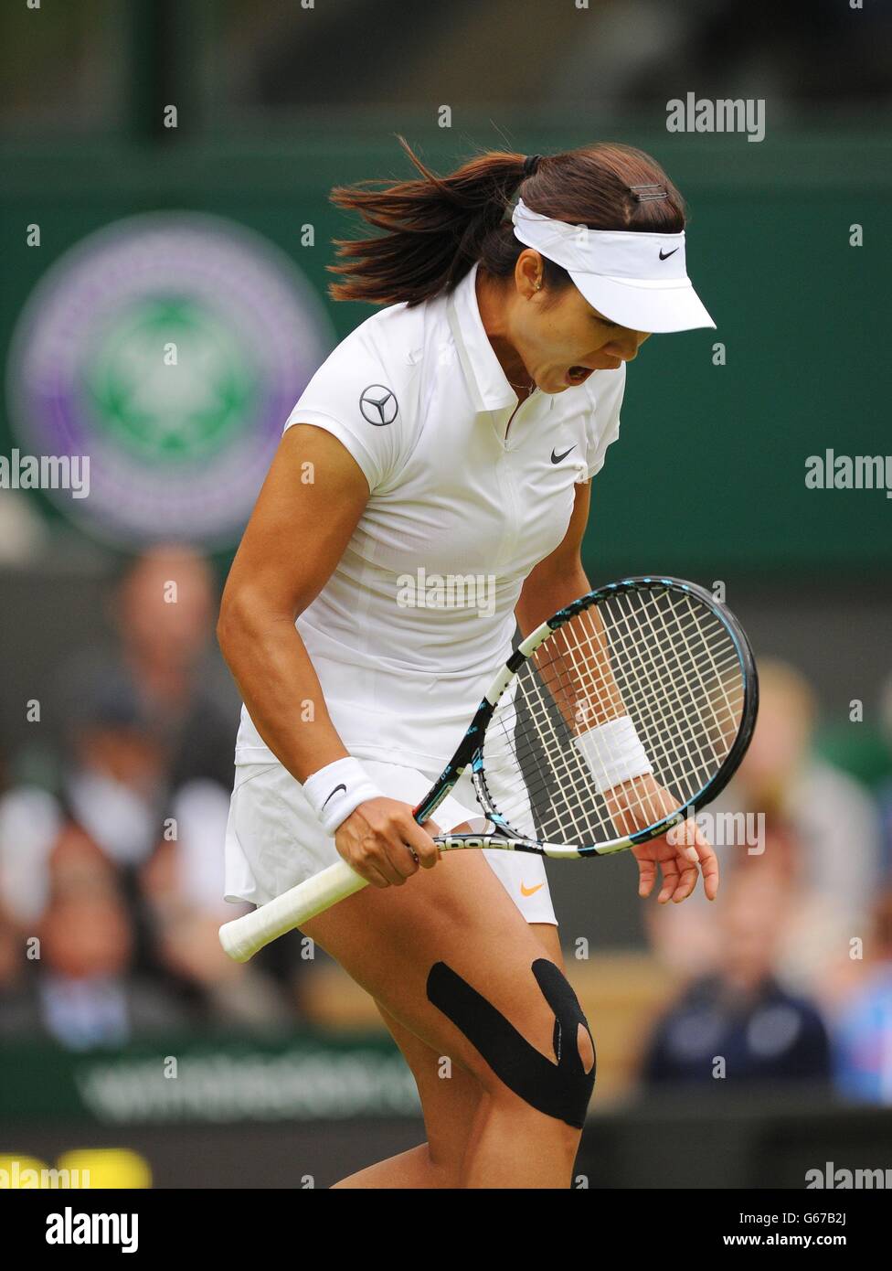 China's Na Li celebrates taking the second set in her match against ...