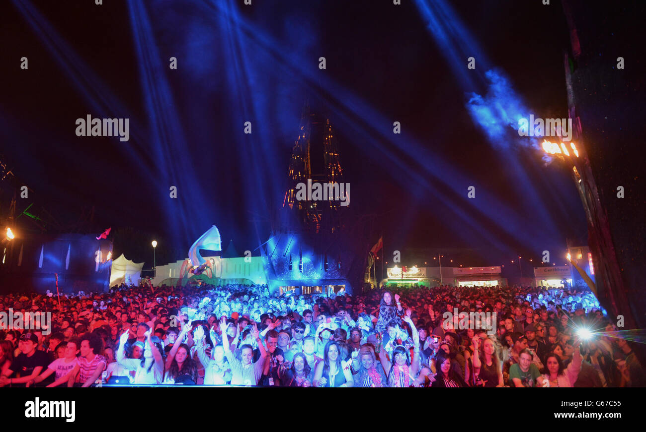 Shangri hell hell stage glastonbury hi-res stock photography and images ...