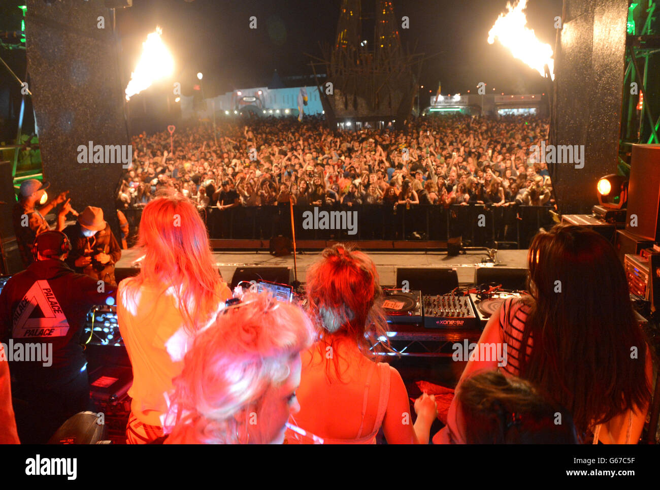 Shangri hell hell stage glastonbury hi-res stock photography and images ...