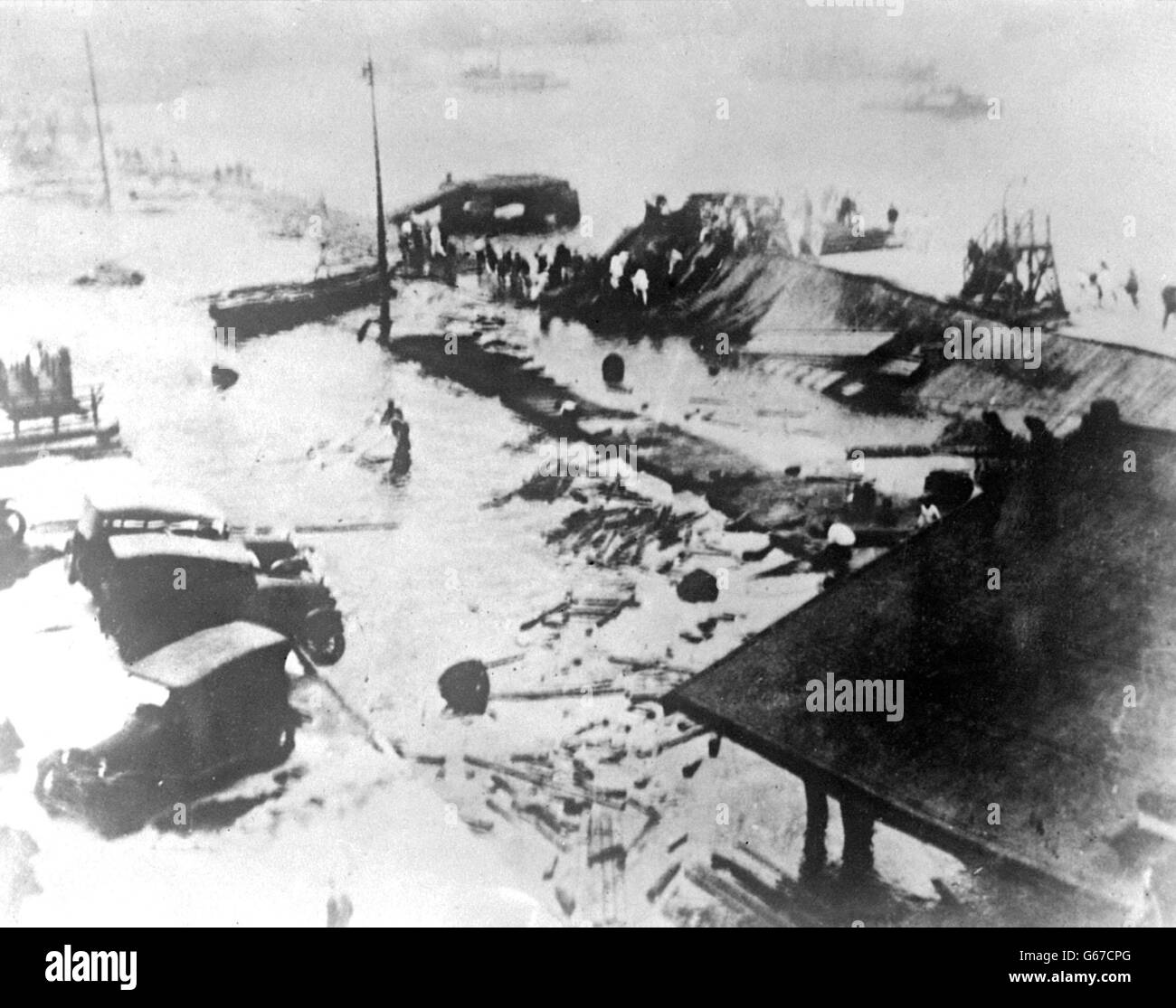 Earthquake 3 Black and White Stock Photos & Images - Alamy