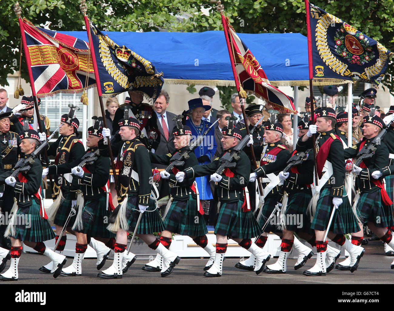 Soldiers from the royal regiment of scotland 3 scots hi-res stock ...