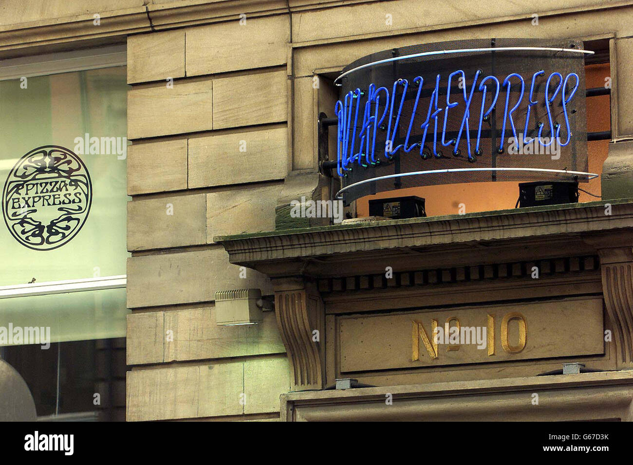 Pizza express logo hi-res stock photography and images - Alamy