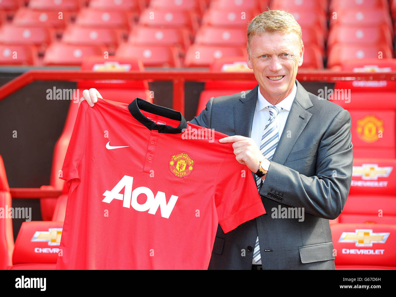 New Manchester United manager David Moyes poses for pictures in the ...