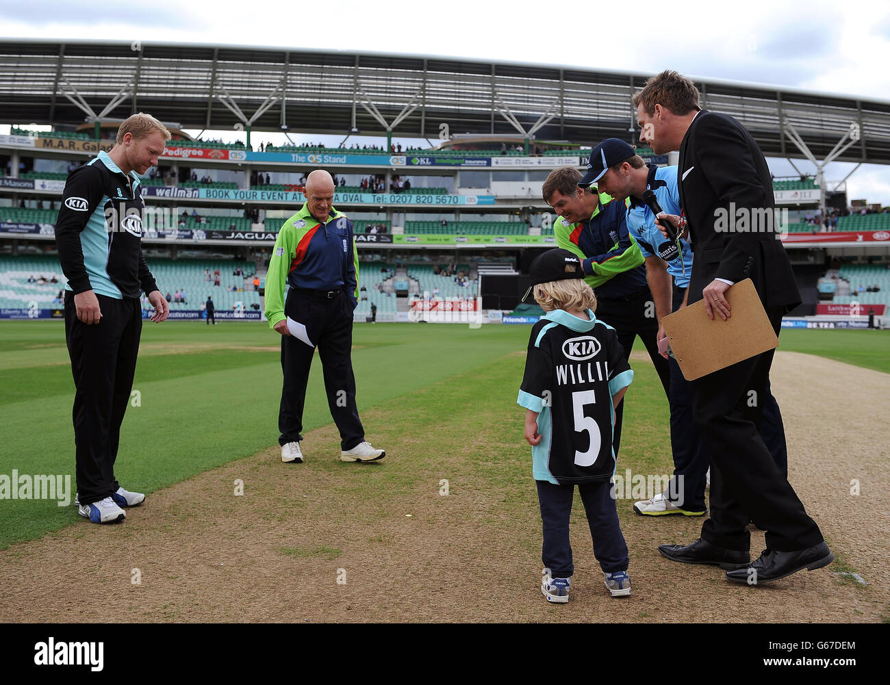 Surrey captain Gareth Batty (left) and Sussex captain Michael Yardy ...
