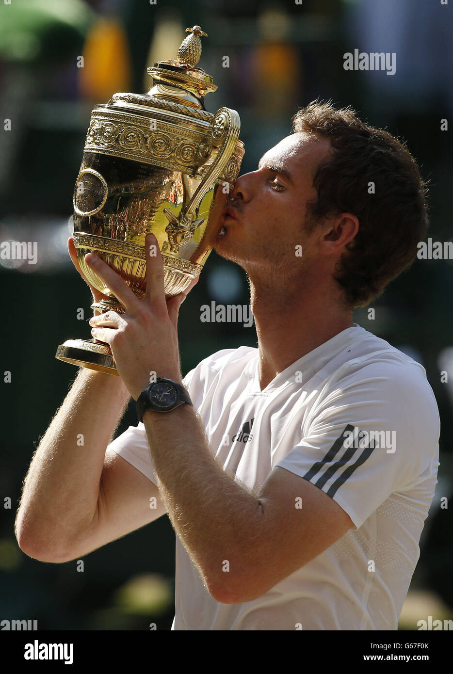 Great Britain's Andy Murray celebrates with the trophy after defeating ...